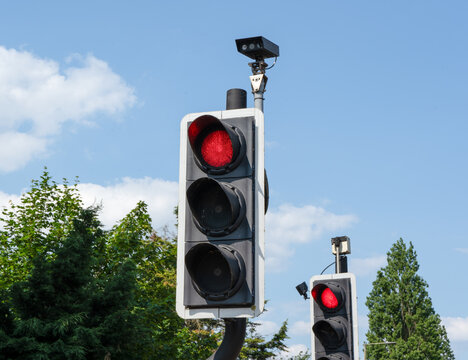 Red Traffic Light Uk Images – Browse 3,812 Stock Photos, Vectors, and ...