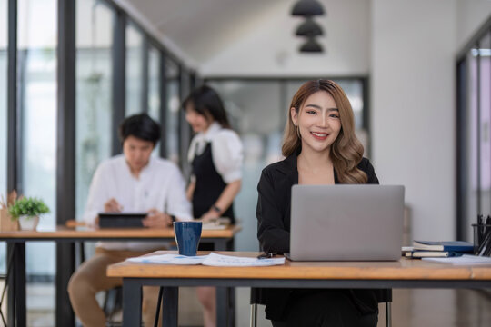 Accountants Working Together Images – Browse 6,462 Stock Photos ...