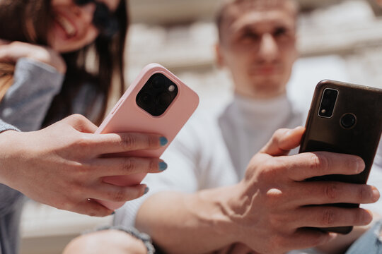 Two Phones"」の写真素材 | 97件の無料イラスト画像 | Adobe Stock