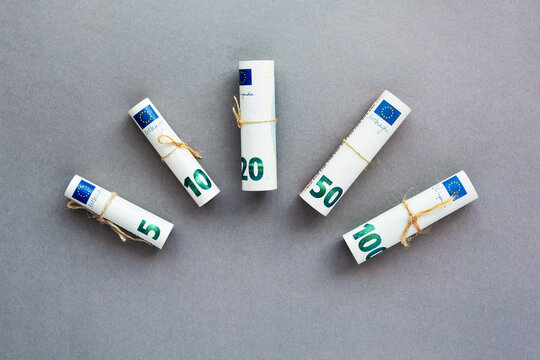 Afbeeldingen over "Paper Money" – Blader in stockfoto's, vectoren en ...