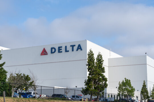 Delta Air Lines Images – Browse 764 Stock Photos, Vectors, and Video ...