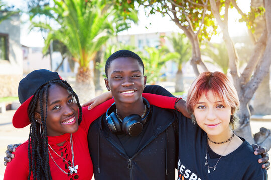 "Bi-Racial-Bilder: Stock-Fotos & -Videos. | Adobe Stock