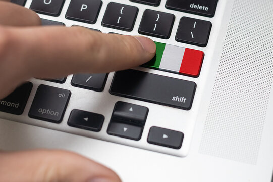 Italian People Computer Images – Browse 7,258 Stock Photos, Vectors ...