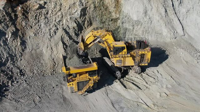 Gold Digging-Bilder: Stock-Fotos & -Videos. | Adobe Stock