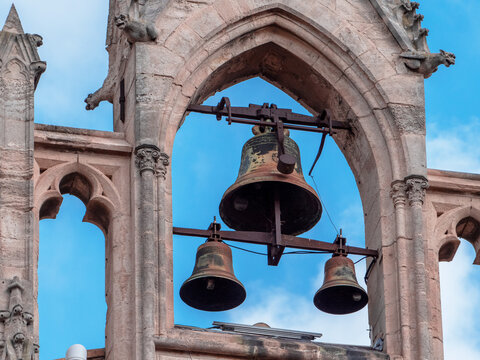 รูปภาพ"Bell – เลือกดูภาพถ่ายสต็อก เวกเตอร์ และวิดีโอ1,893,575 | Adobe Stock