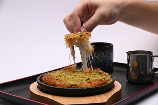 Kunafe Imagens – Procure 43 fotos, vetores e vídeos | Adobe Stock