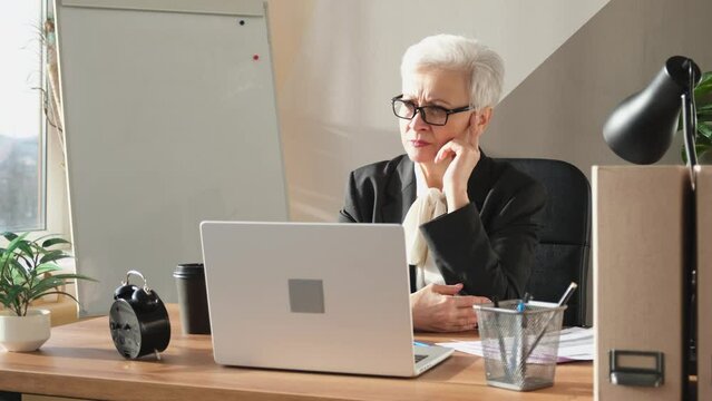 Older Female Office Worker Images – Browse 9,273 Stock Photos, Vectors ...