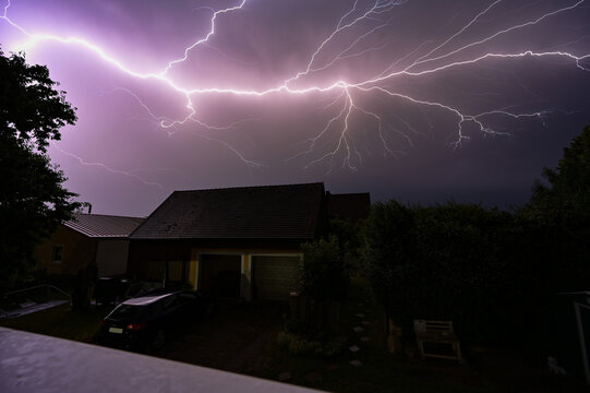Donnern bilder – Bläddra bland 1,477 stockfoton, vektorer och videor ...