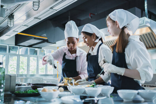 Restaurant Training Images – Browse 71,954 Stock Photos, Vectors, and ...