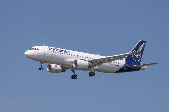 "Airbus A320" Bilder – Durchsuchen 13,383 Archivfotos, Vektorgrafiken ...