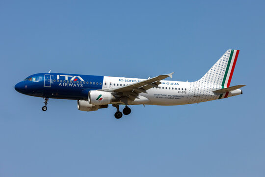 "Airbus A320" Bilder – Durchsuchen 13,383 Archivfotos, Vektorgrafiken ...