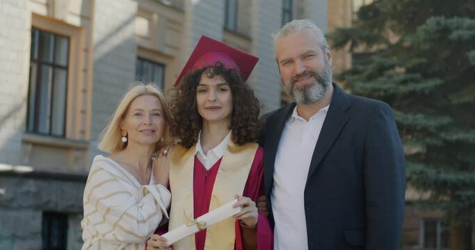 College Graduation Parents Images – Browse 5,855 Stock Photos, Vectors ...