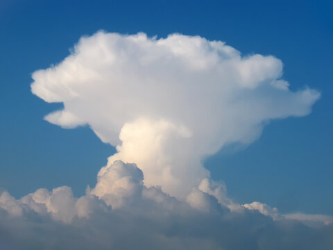 "Anvil Cloud" 이미지 – 찾아보기 301 스톡 사진, 벡터 및 비디오 | Adobe Stock
