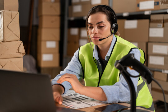 Customer Service Warehouse Images – Browse 23,266 Stock Photos, Vectors ...