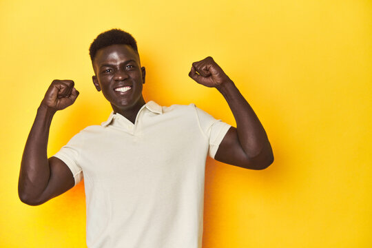 Siegerpose Bilder – Durchsuchen 27,665 Archivfotos, Vektorgrafiken und ...