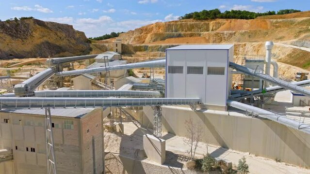 "Limestone Quarry"-Bilder: Stock-Fotos & -Videos. | Adobe Stock