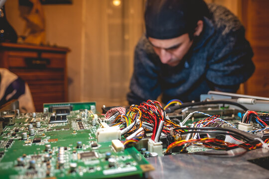 "Electronics Technician" Images – Browse 1,915 Stock Photos, Vectors ...