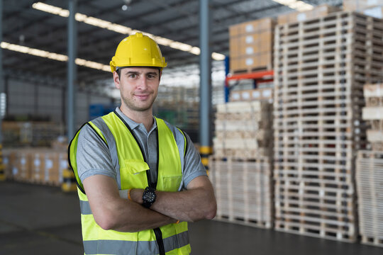 Happy Warehouse Worker Images – Browse 51,424 Stock Photos, Vectors ...