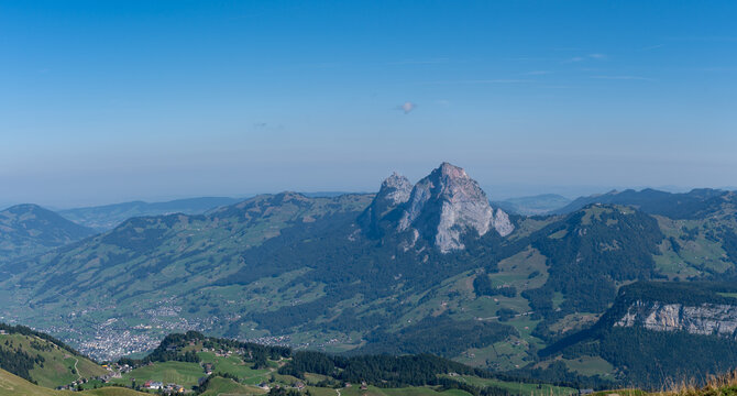 รูปภาพ"Grosser – เลือกดูภาพถ่ายสต็อก เวกเตอร์ และวิดีโอ7,749 | Adobe Stock