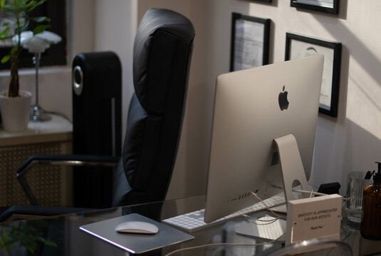 Apple Computer Images – Browse 114,545 Stock Photos, Vectors, and Video ...