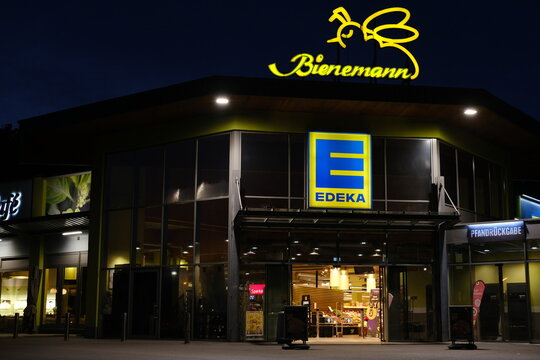 「Edeka」の写真素材 | 488件の無料イラスト画像 | Adobe Stock