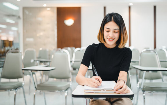 Instructors Images – Browse 1,839,275 Stock Photos, Vectors, and Video ...