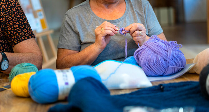 Women Crafting Together Images – Browse 20,782 Stock Photos, Vectors ...