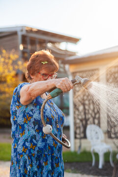 Granny Gun Bilder – Durchsuchen 755 Archivfotos, Vektorgrafiken und ...