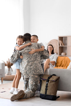 Military Hugging Images – Browse 13,389 Stock Photos, Vectors, and ...
