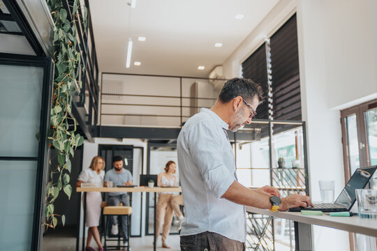 "Work Alone" Bilder – Durchsuchen 157 Archivfotos, Vektorgrafiken und ...