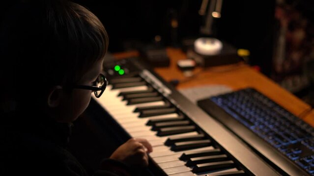 Incorrectly Bilder – Durchsuchen 2,679 Archivfotos, Vektorgrafiken und ...