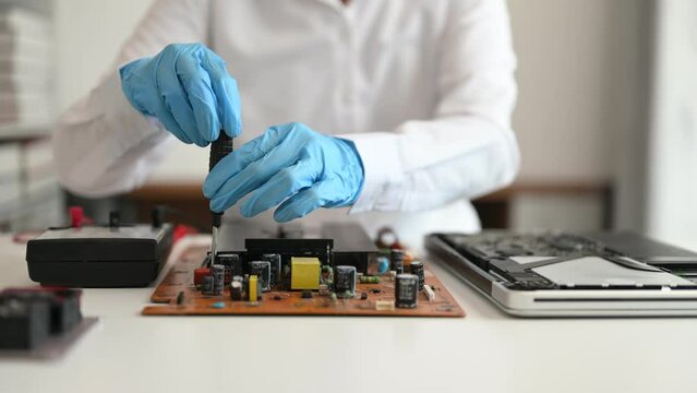 "Electronics Technician" Images – Browse 1,915 Stock Photos, Vectors ...