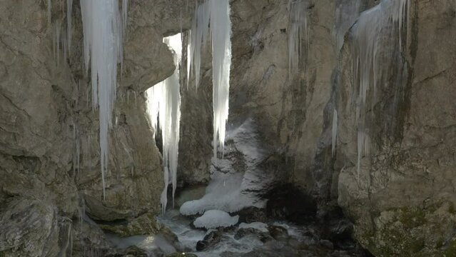 "Ice Spikes"-Bilder: Stock-Fotos & -Videos. | Adobe Stock
