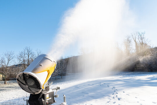 "Snow Gun"-Bilder: Stock-Fotos & -Videos. | Adobe Stock