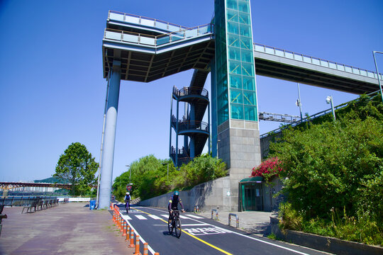 "Pedestrian Overpass" Images – Browse 181,937 Stock Photos, Vectors ...