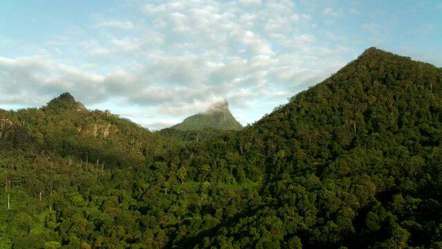 "Mount Warning" - Images et vidéos libres de droits | Adobe Stock