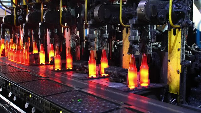 "Glass Factory" Imagens – Procure 5,101 fotos, vetores e vídeos | Adobe ...