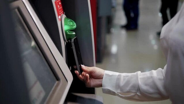 Atm Screen Images – Browse 18,736 Stock Photos, Vectors, and Video ...