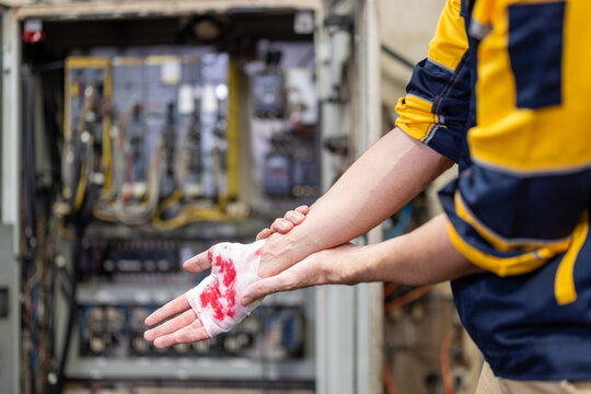 Worker Hand Injury Images – Browse 14,600 Stock Photos, Vectors, and ...