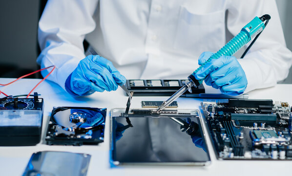 "Electronics Technician" Images – Browse 3,043 Stock Photos, Vectors ...