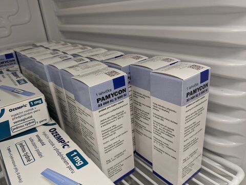 Bacitracin Bilder – Durchsuchen 186 Archivfotos, Vektorgrafiken und ...