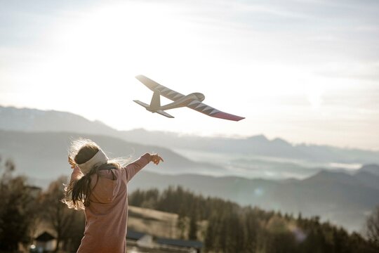 Flied Bilder – Durchsuchen 12,279,609 Archivfotos, Vektorgrafiken und ...