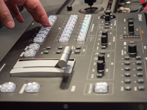 "Vision Mixer" Bilder – Durchsuchen 1,166 Archivfotos, Vektorgrafiken ...