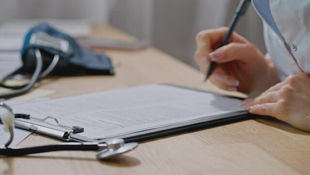 Nurse Taking Notes Images – Browse 5,261 Stock Photos, Vectors, and ...