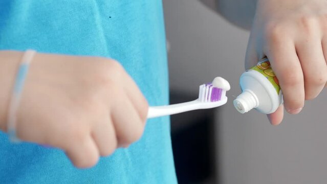 Toothpaste Squeeze Images – Browse 5,960 Stock Photos, Vectors, and ...