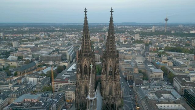 Imágenes de "Cologne Skyline": descubre bancos de fotos, ilustraciones ...