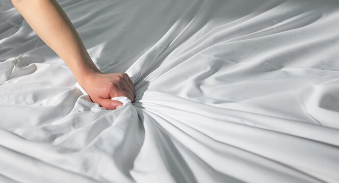 White Bed Sheets Images – Browse 1,323,400 Stock Photos, Vectors, and ...