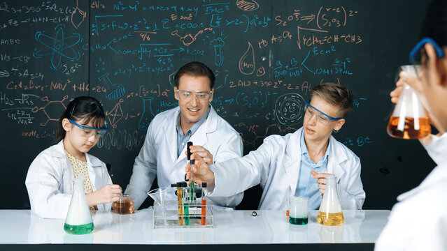 High School Chemistry Lab Images – Browse 6,419 Stock Photos, Vectors ...