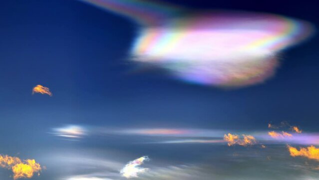 "Cloud Iridescence" - Images et vidéos libres de droits | Adobe Stock