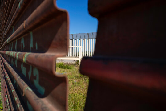 "Us Mexico Border" Images – Browse 1,952 Stock Photos, Vectors, and ...